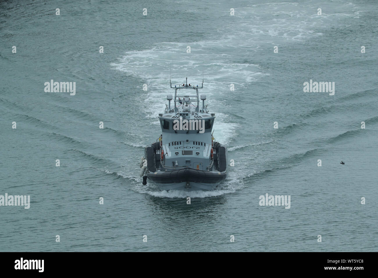 Border force patrol boat speedwell returning hi-res stock photography ...