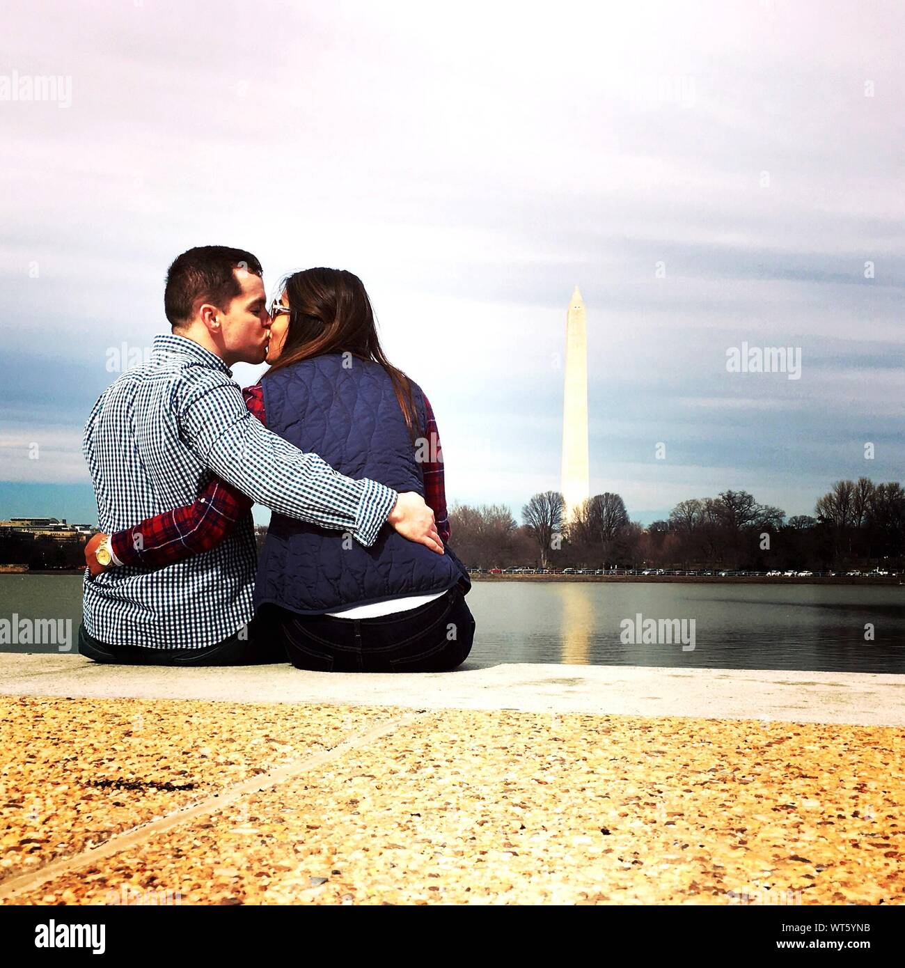 People kissing history hi-res stock photography and images - Alamy