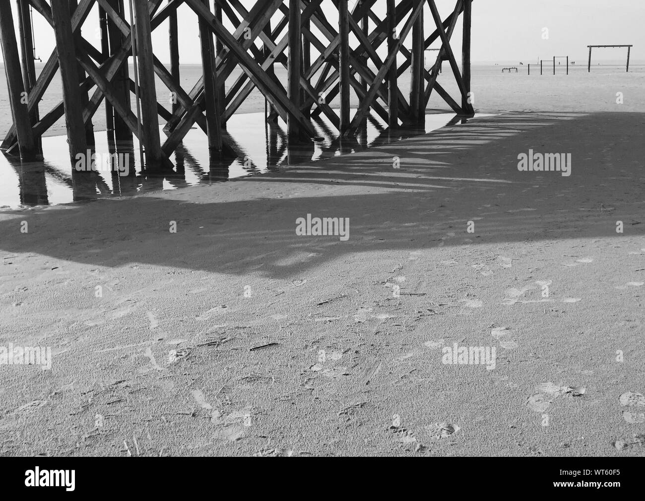 Beach and columns hi-res stock photography and images - Alamy