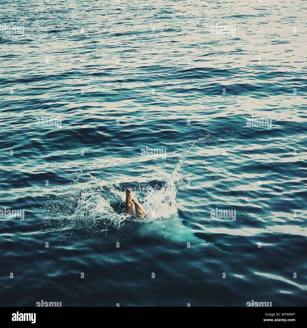 Drowning in water hi-res stock photography and images - Alamy