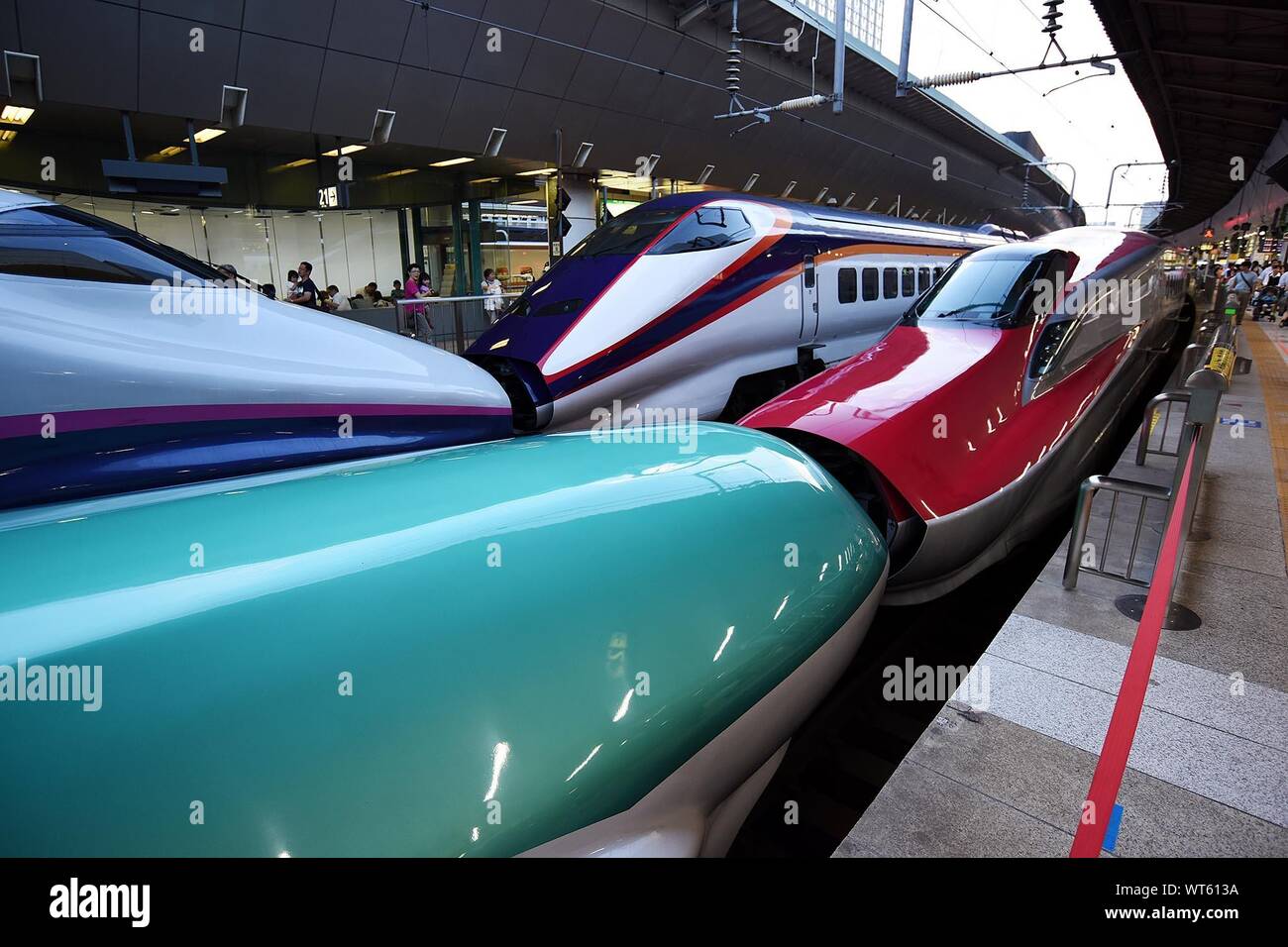Station platform hi-res stock photography and images - Alamy