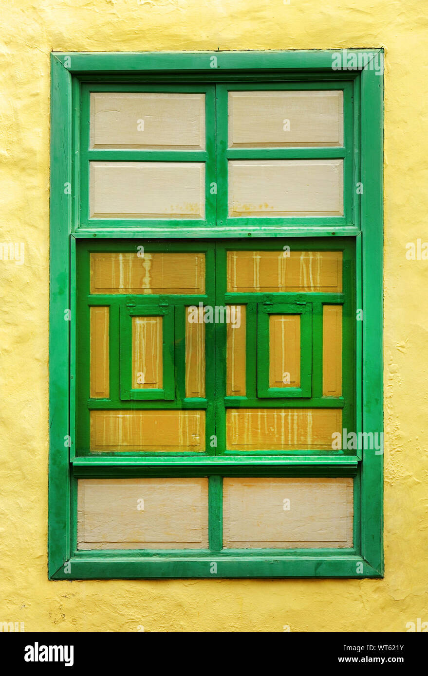 Yellow window frame hi-res stock photography and images - Alamy