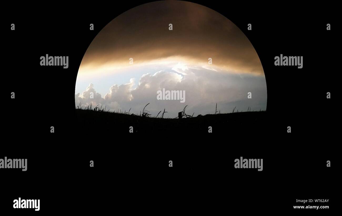 Semi silhouette hi-res stock photography and images - Alamy