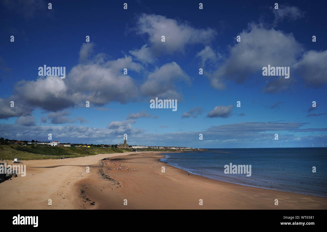 Sunshine on Tynemouth beach Stock Photo - Alamy