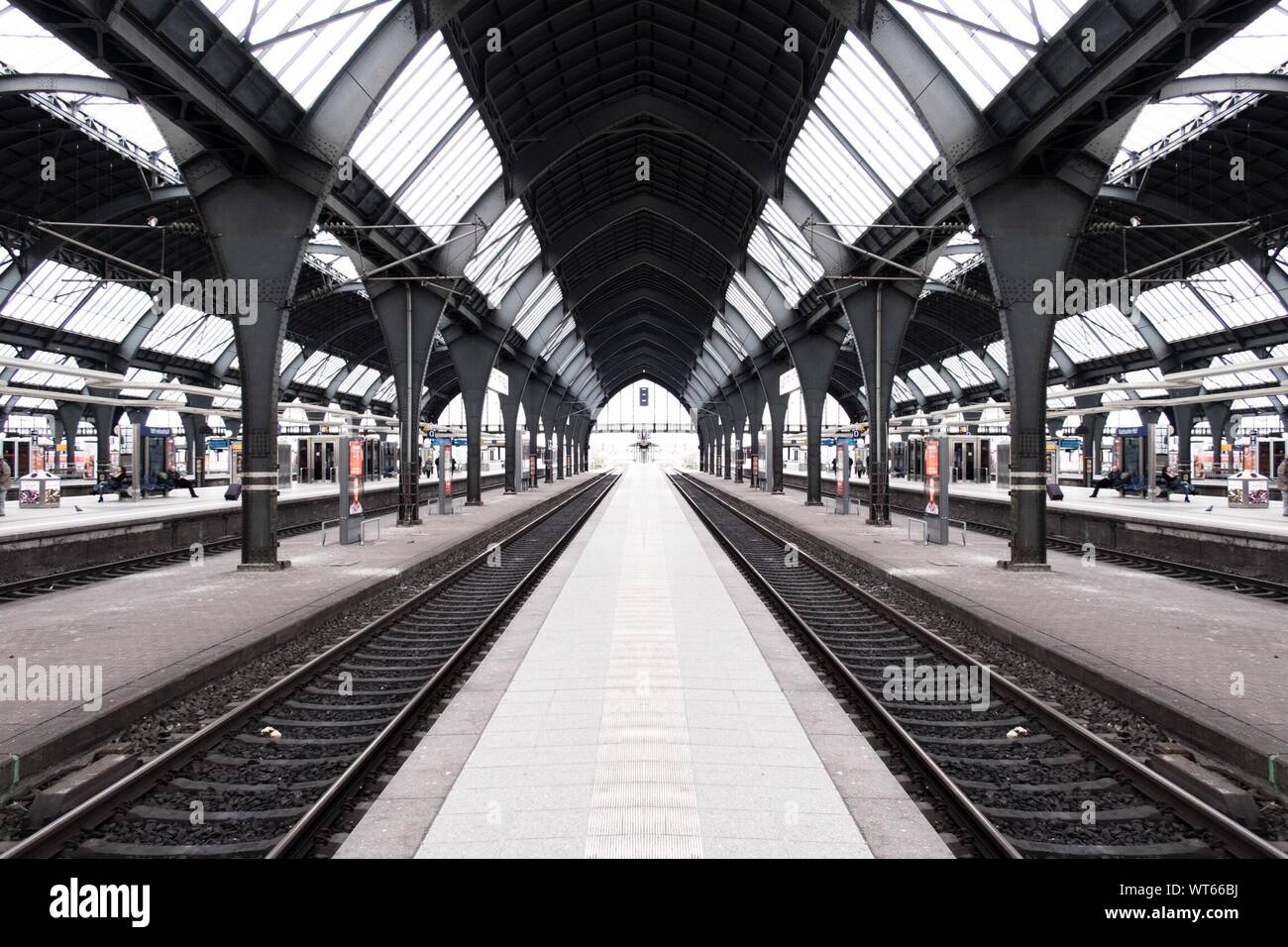 Station platforms hi-res stock photography and images - Alamy
