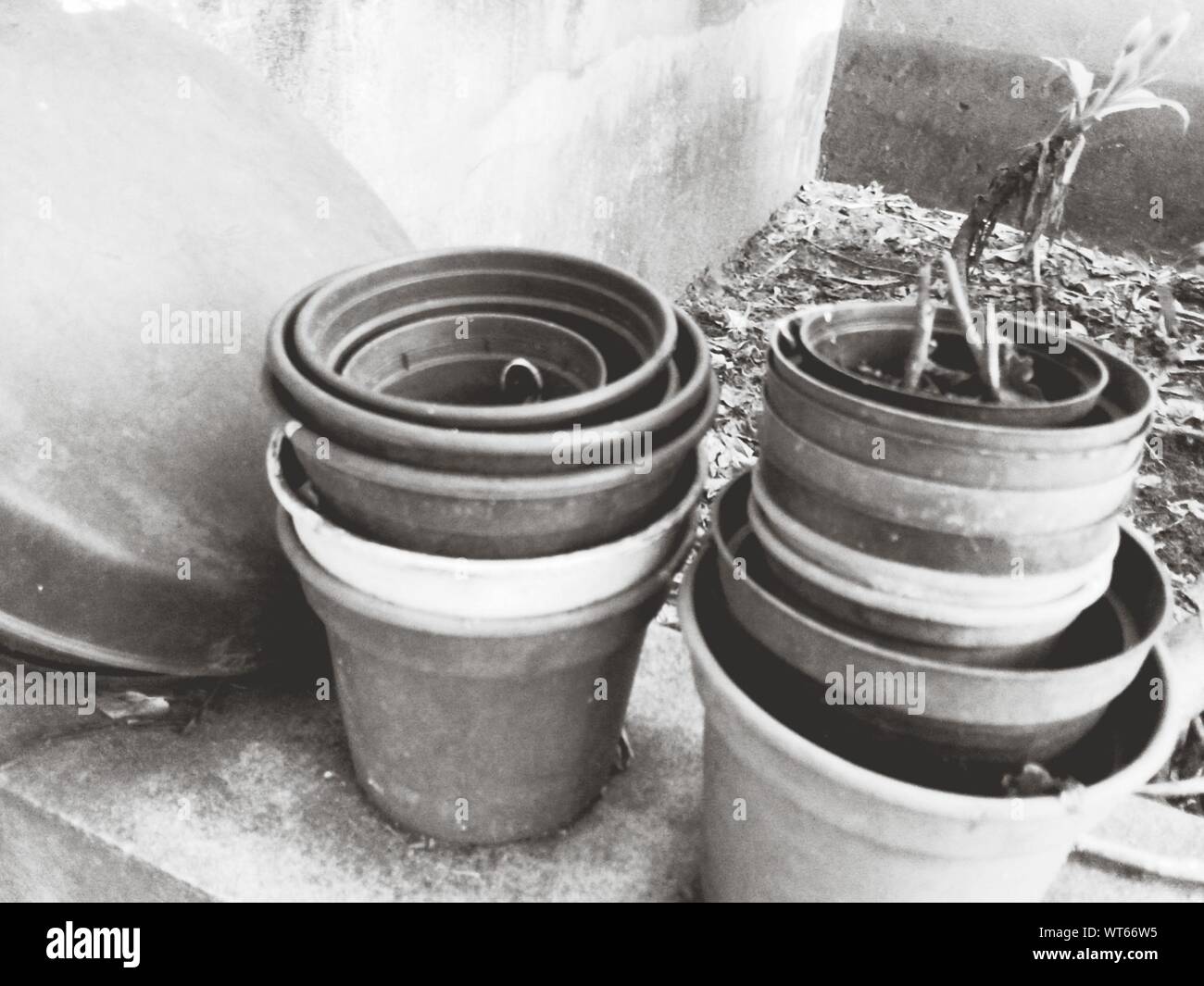 Empty pots hi-res stock photography and images - Alamy