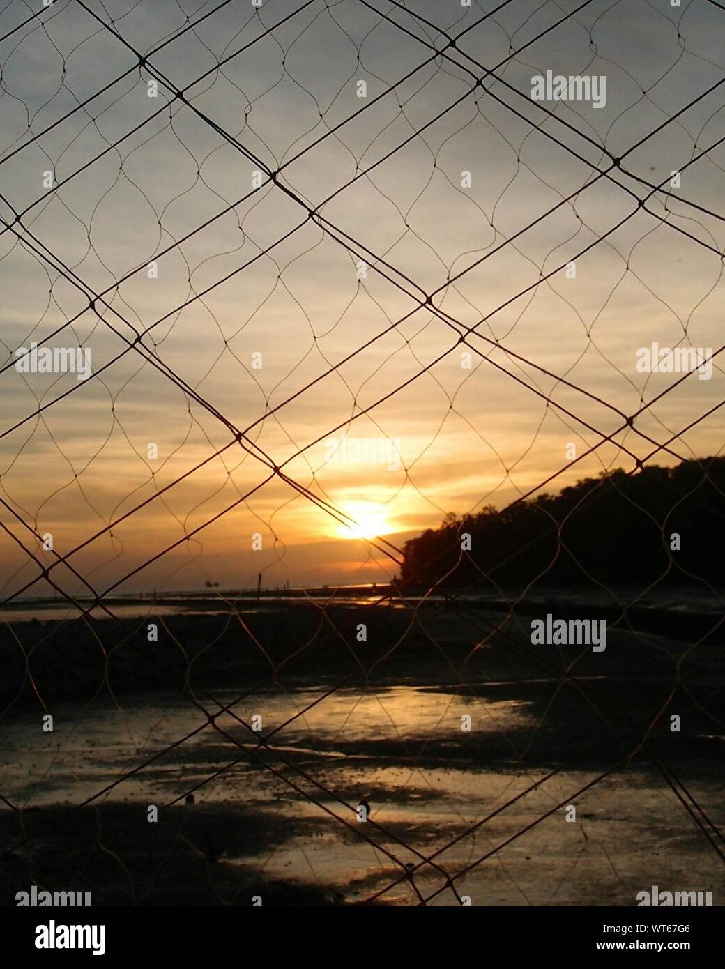 Fence beach barbed wire hi-res stock photography and images - Alamy