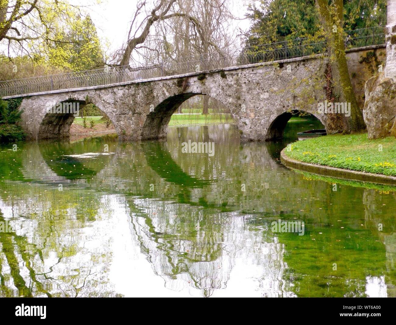 Old bridge over the canal hi-res stock photography and images - Alamy