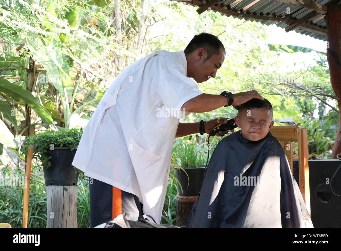 Closed barber shop hi-res stock photography and images - Alamy