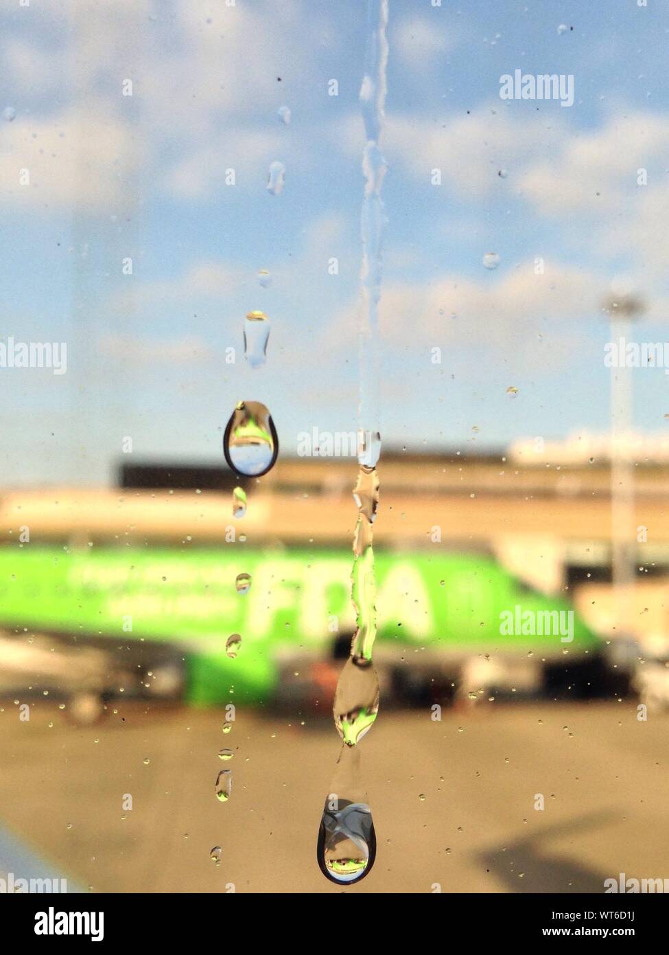 Water dripping window hi-res stock photography and images - Alamy