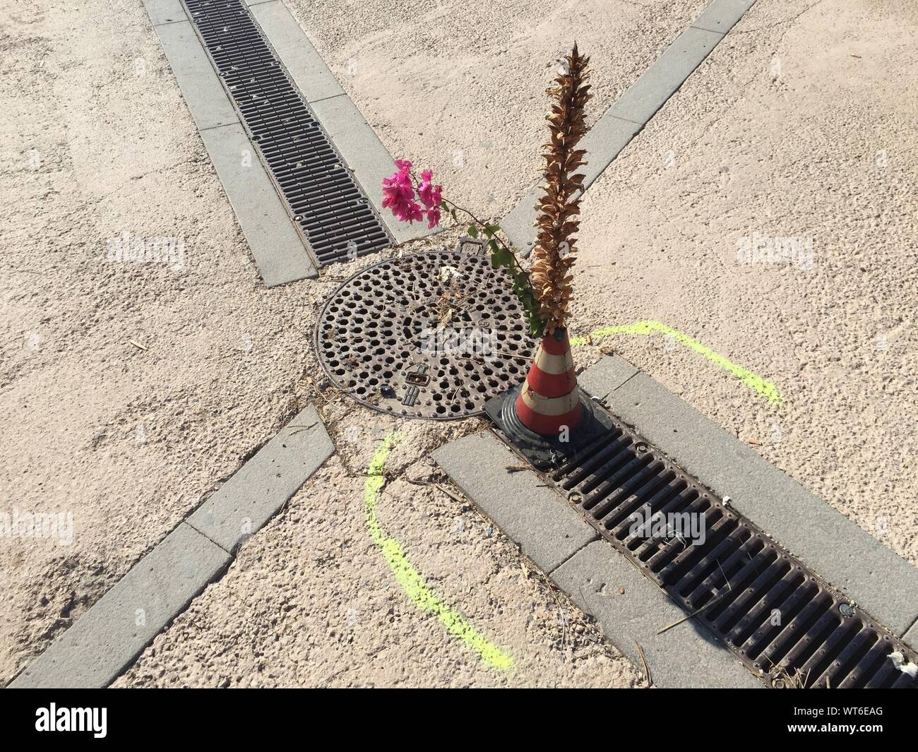 Manhole covering hi-res stock photography and images - Alamy