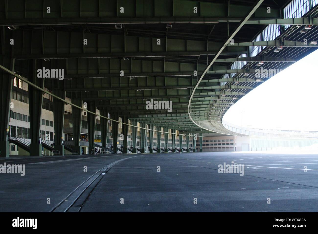 Airport curve hi-res stock photography and images - Alamy