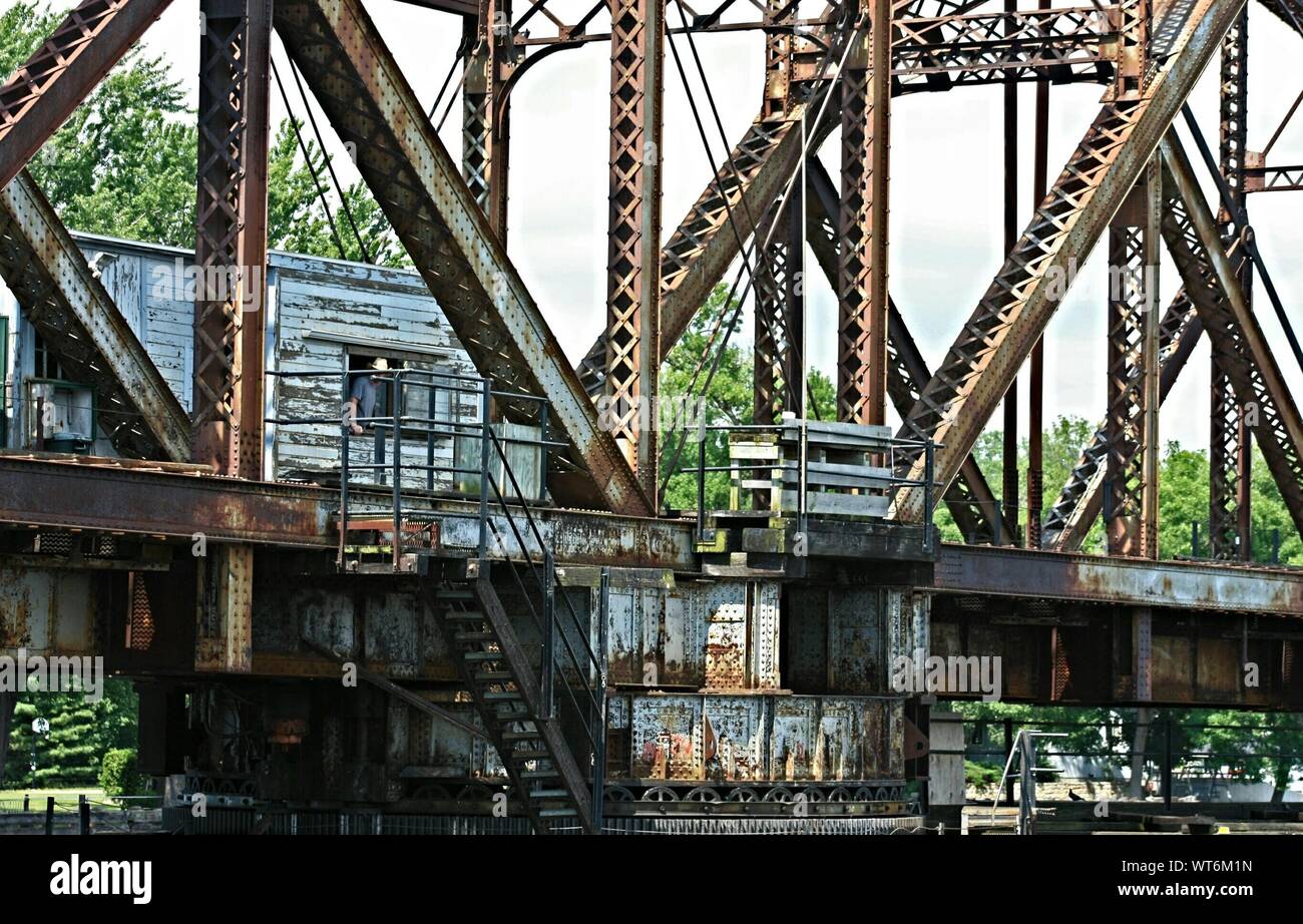 Rusty bridge hi-res stock photography and images - Alamy