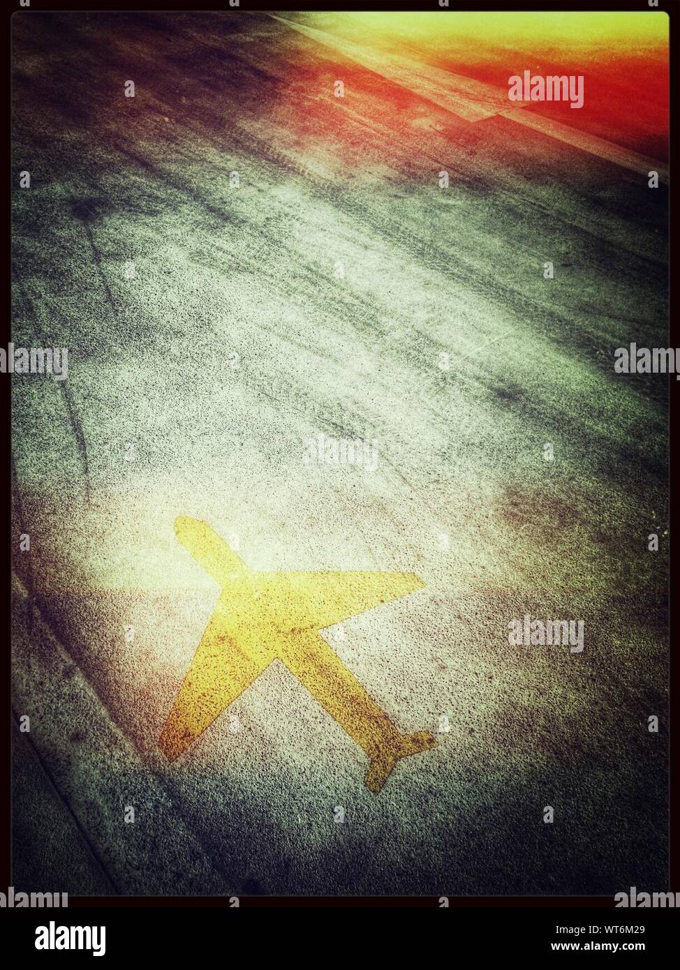 Airplane runway symbol hi-res stock photography and images - Alamy