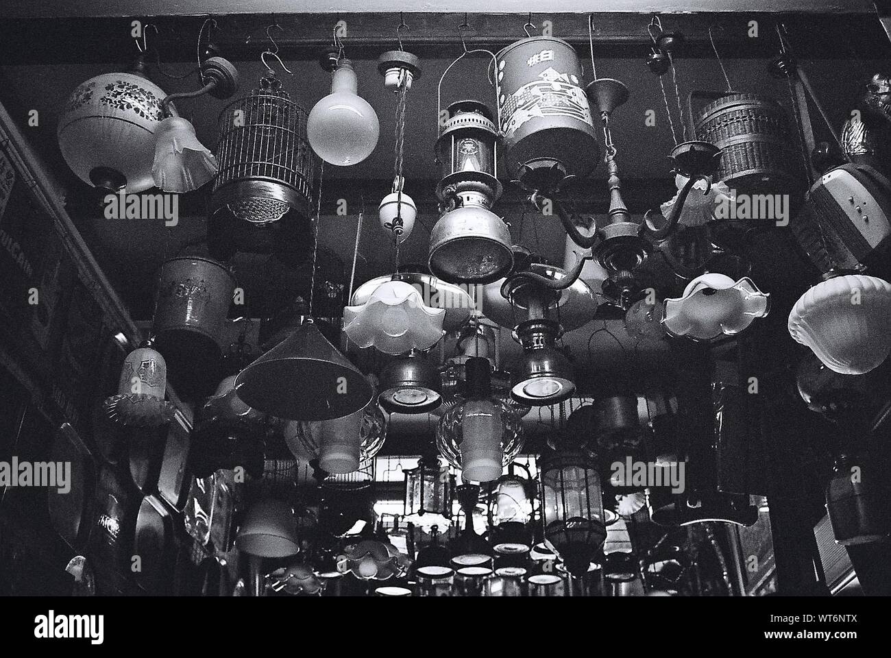 Low hanging lamps hi-res stock photography and images - Alamy