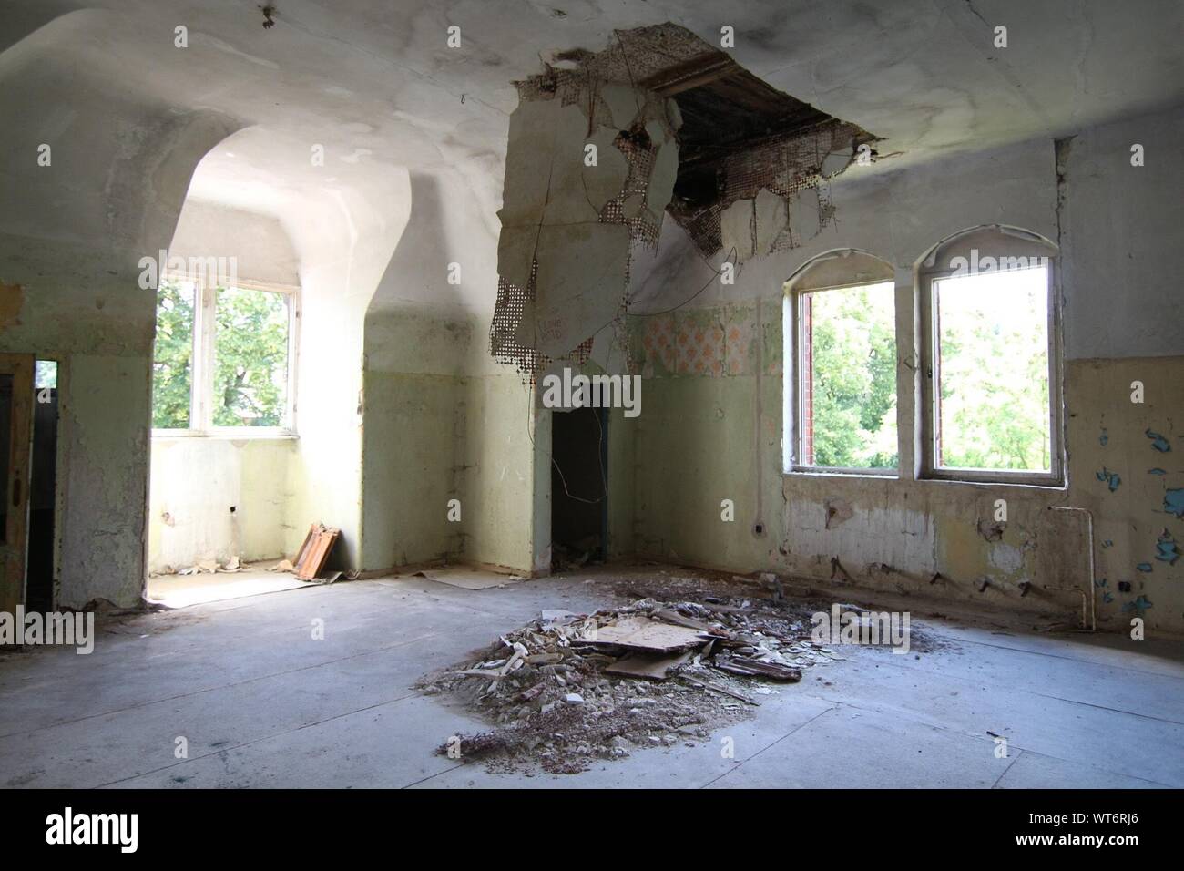 Down the hole hi-res stock photography and images - Alamy