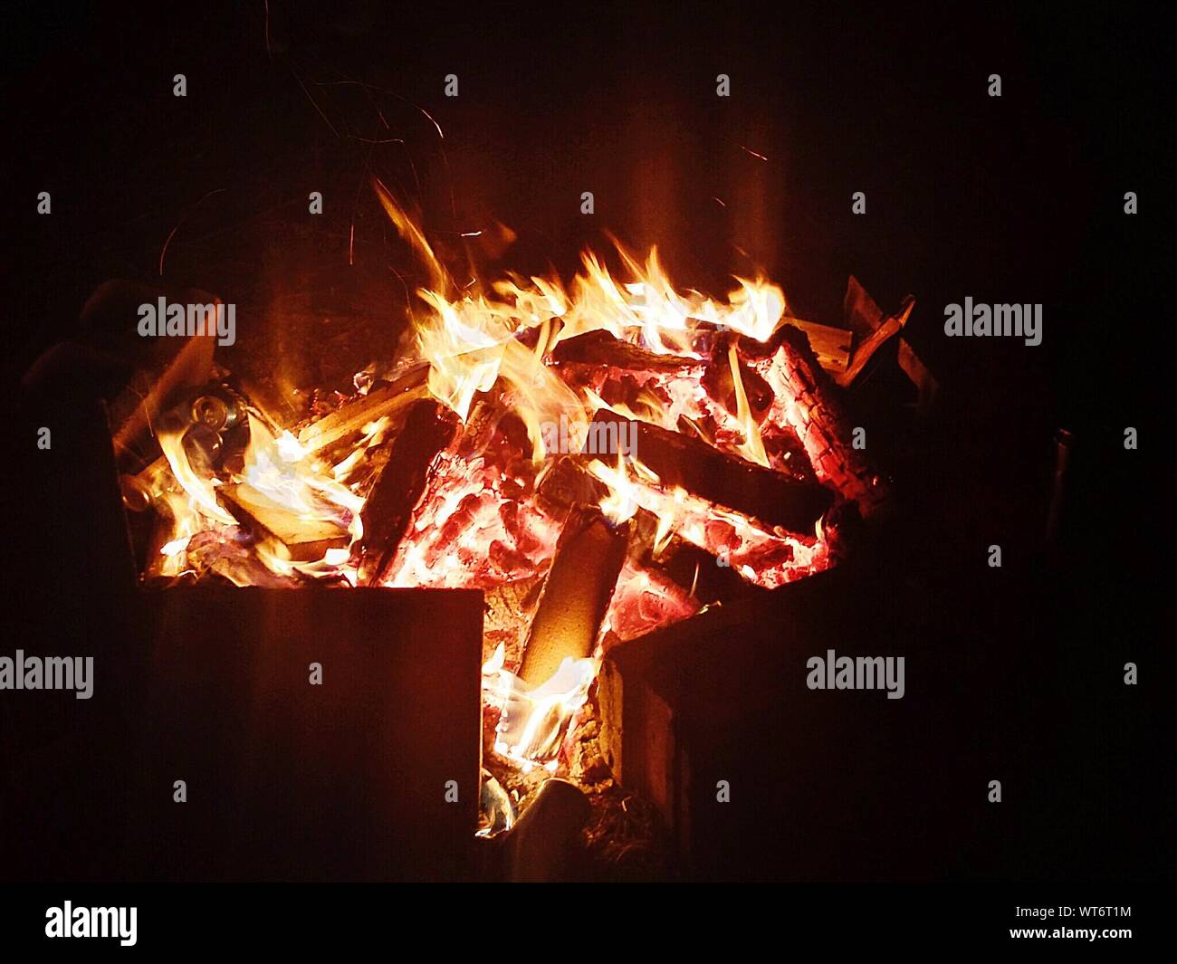 Log fire people hi-res stock photography and images - Alamy