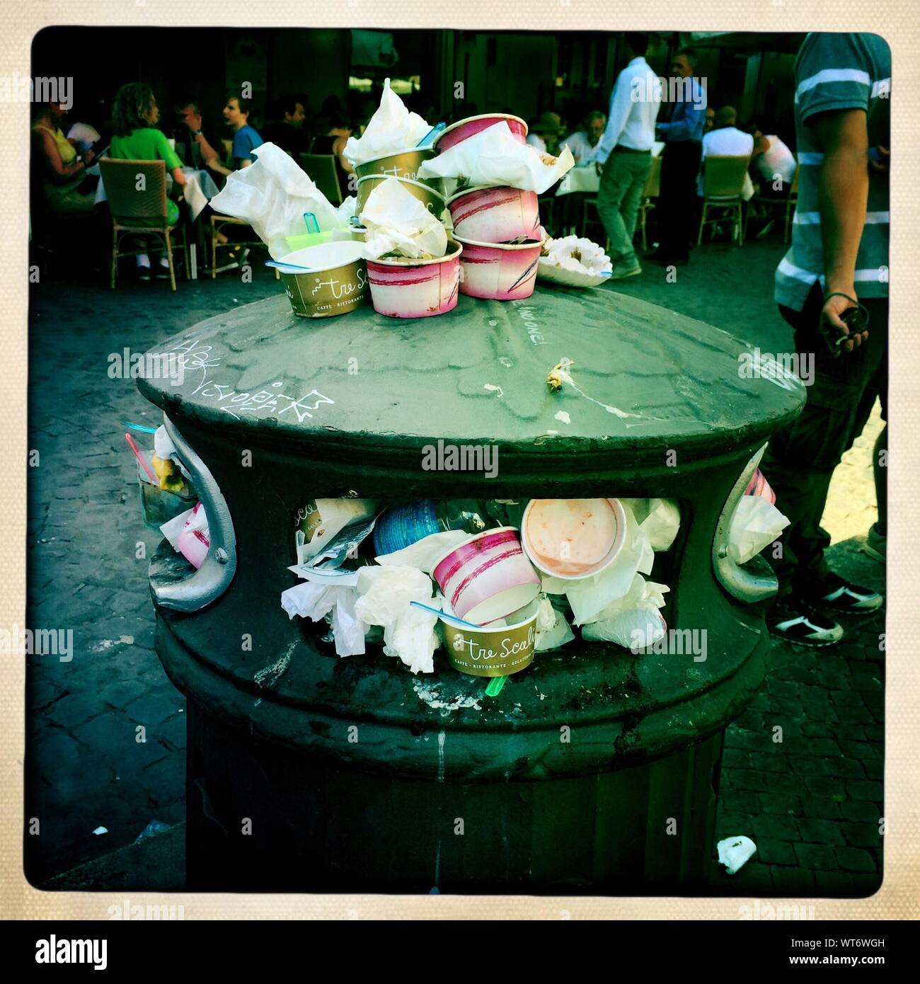 Cafeteria outdoors hi-res stock photography and images - Alamy