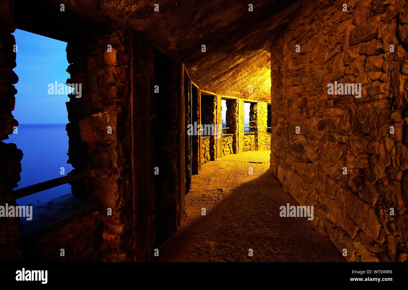 Colonnade wall hi-res stock photography and images - Alamy