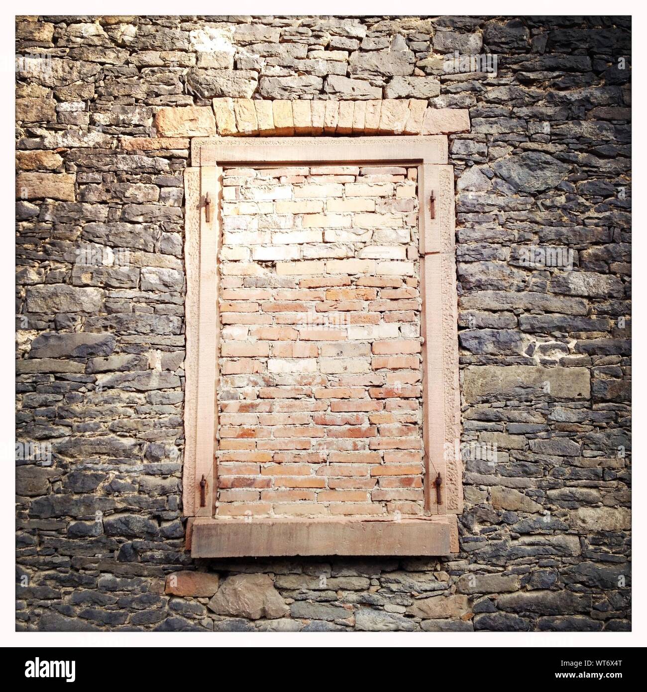 Stone wall covering Cut Out Stock Images & Pictures - Alamy