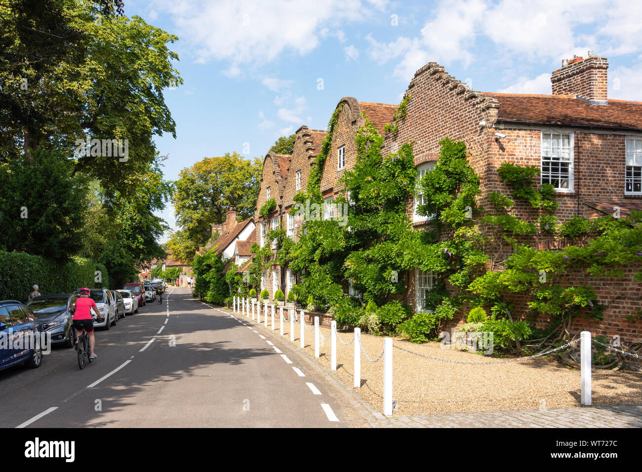 British village road hi-res stock photography and images - Alamy