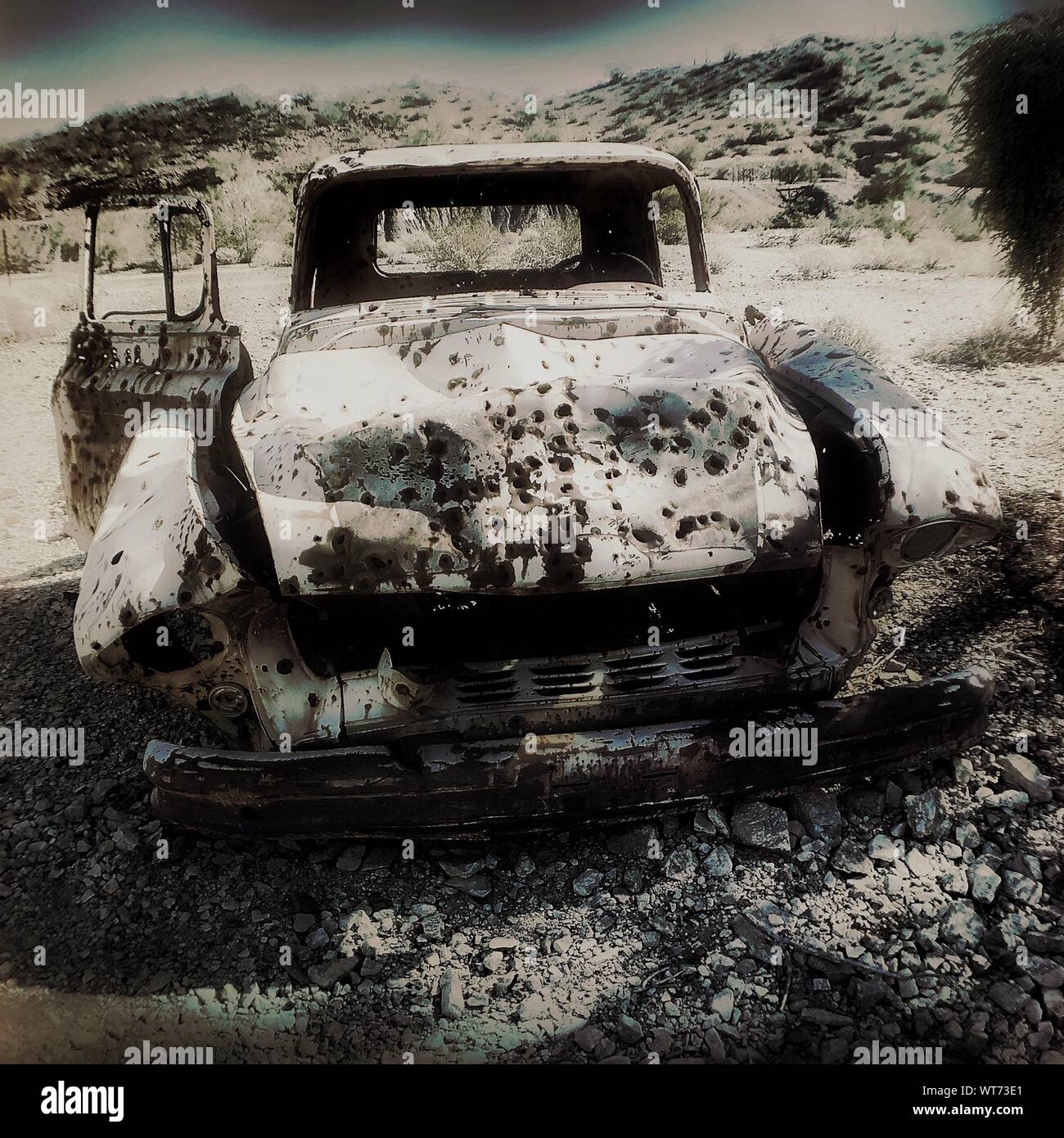 Car landscape hi-res stock photography and images - Alamy