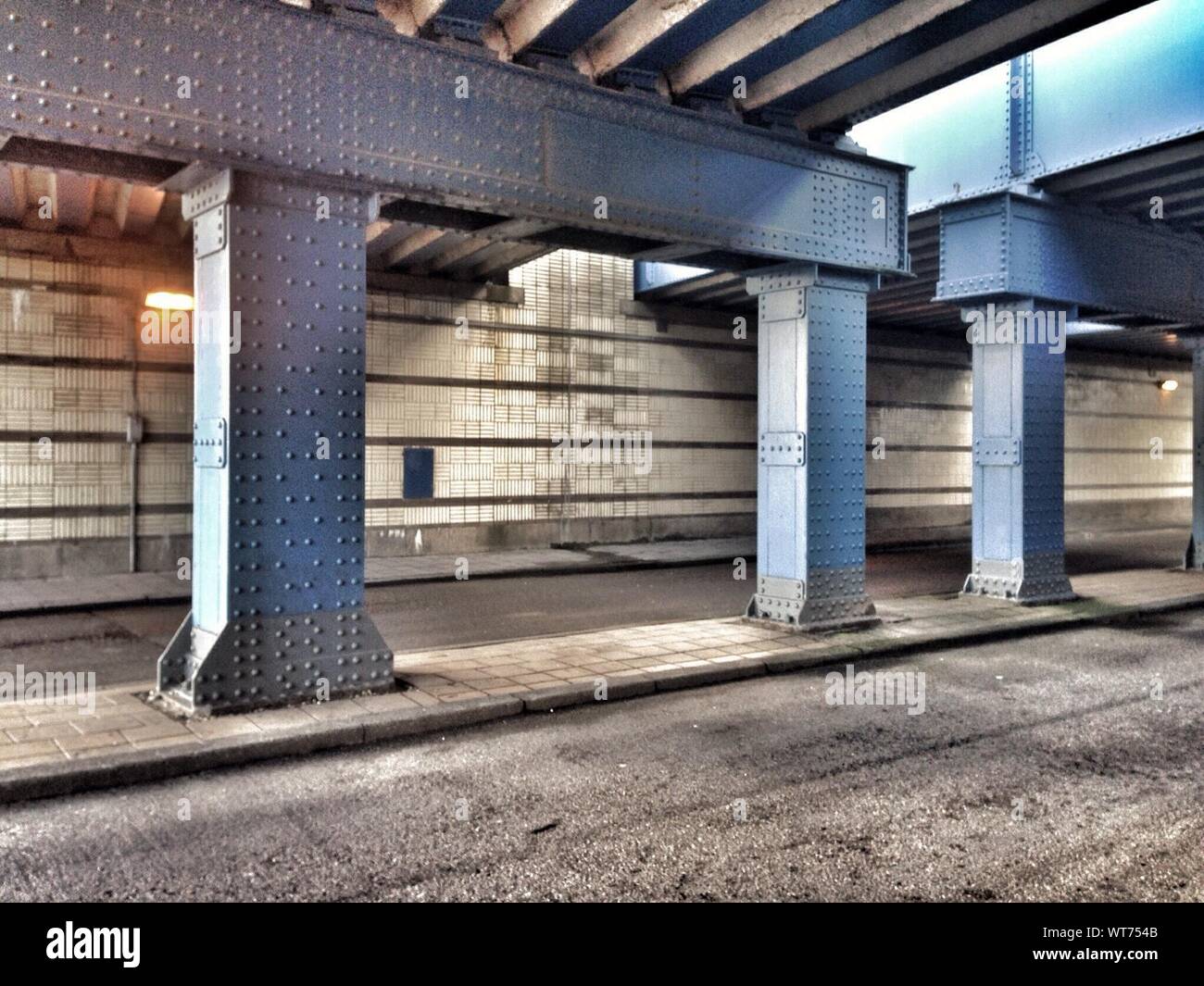 Metal girders hi-res stock photography and images - Alamy