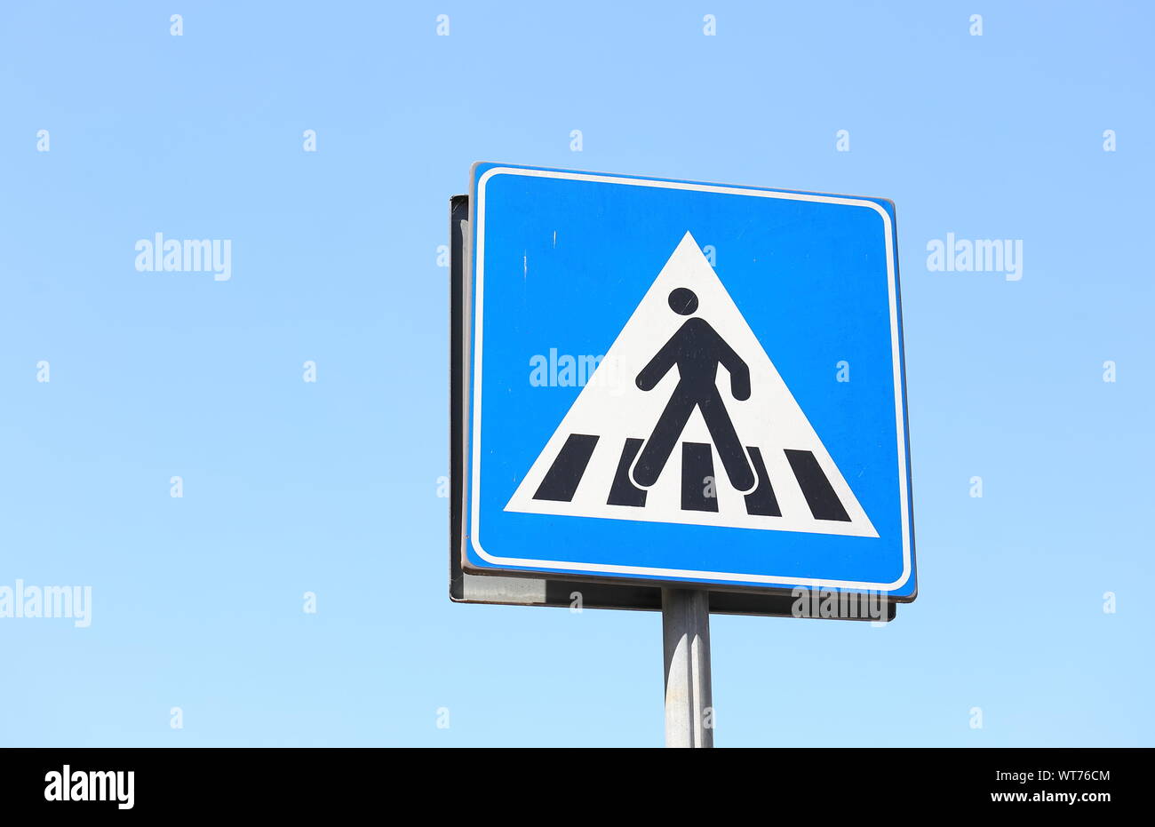 Pedestrian crossing sign Rome Italy Stock Photo - Alamy