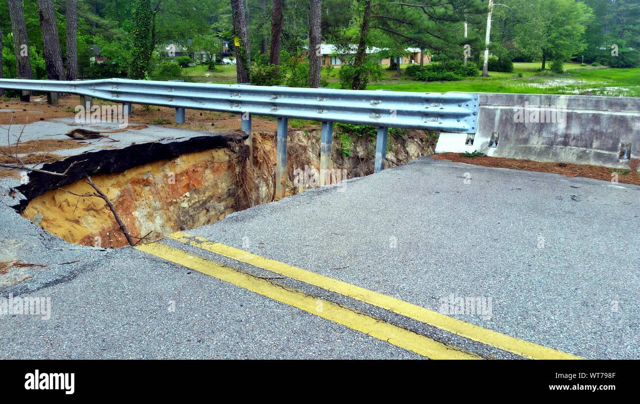 Collapsed fence hi-res stock photography and images - Alamy