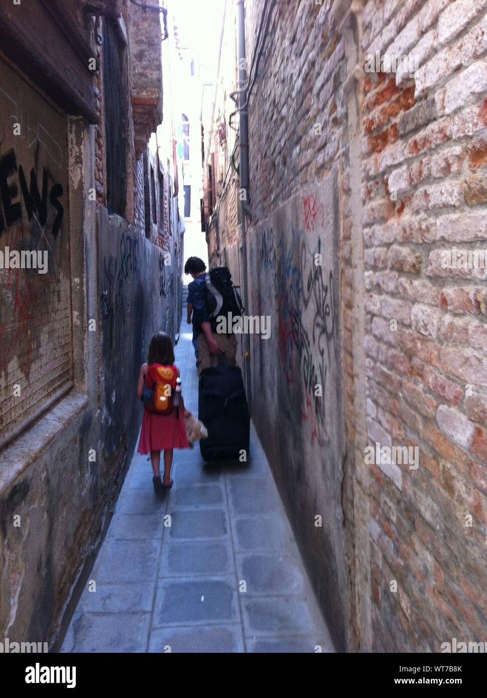 Children walking along wall hi-res stock photography and images - Alamy