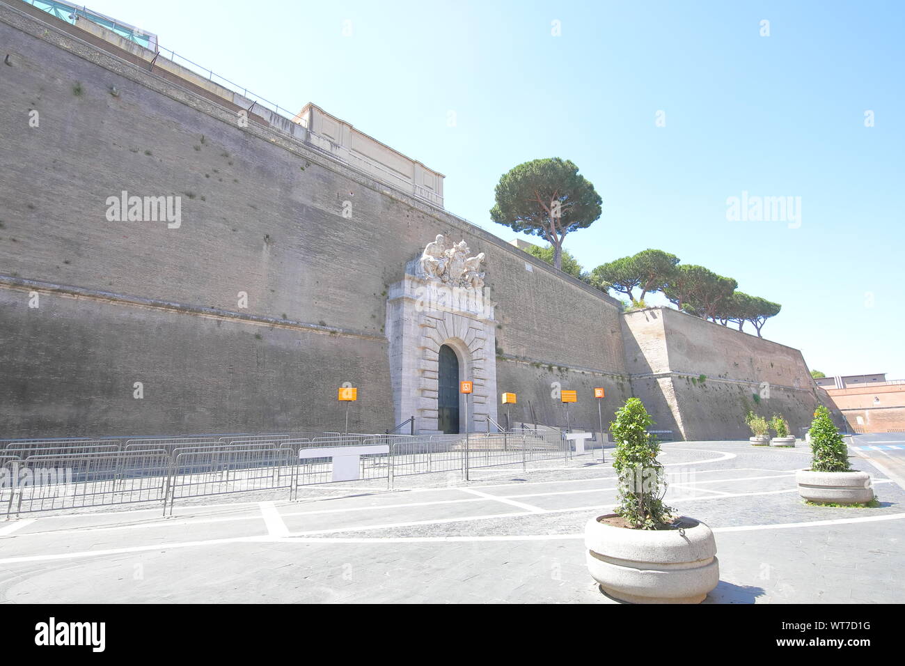 Vatican museum entrance gate Vatican city. Translation for Italian ...