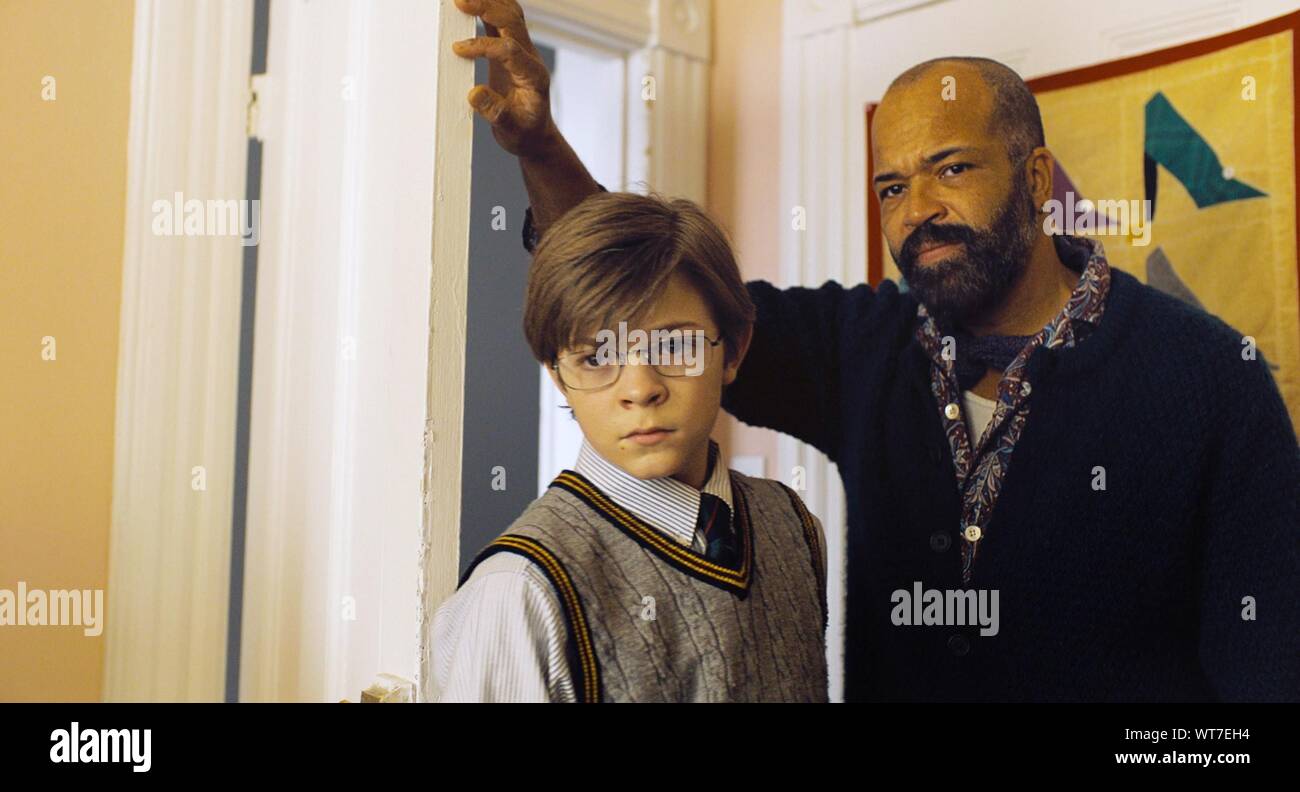 THE GOLDFINCH, from left: Oakes Fegley, Jeffrey Wright, 2019. © Warner ...