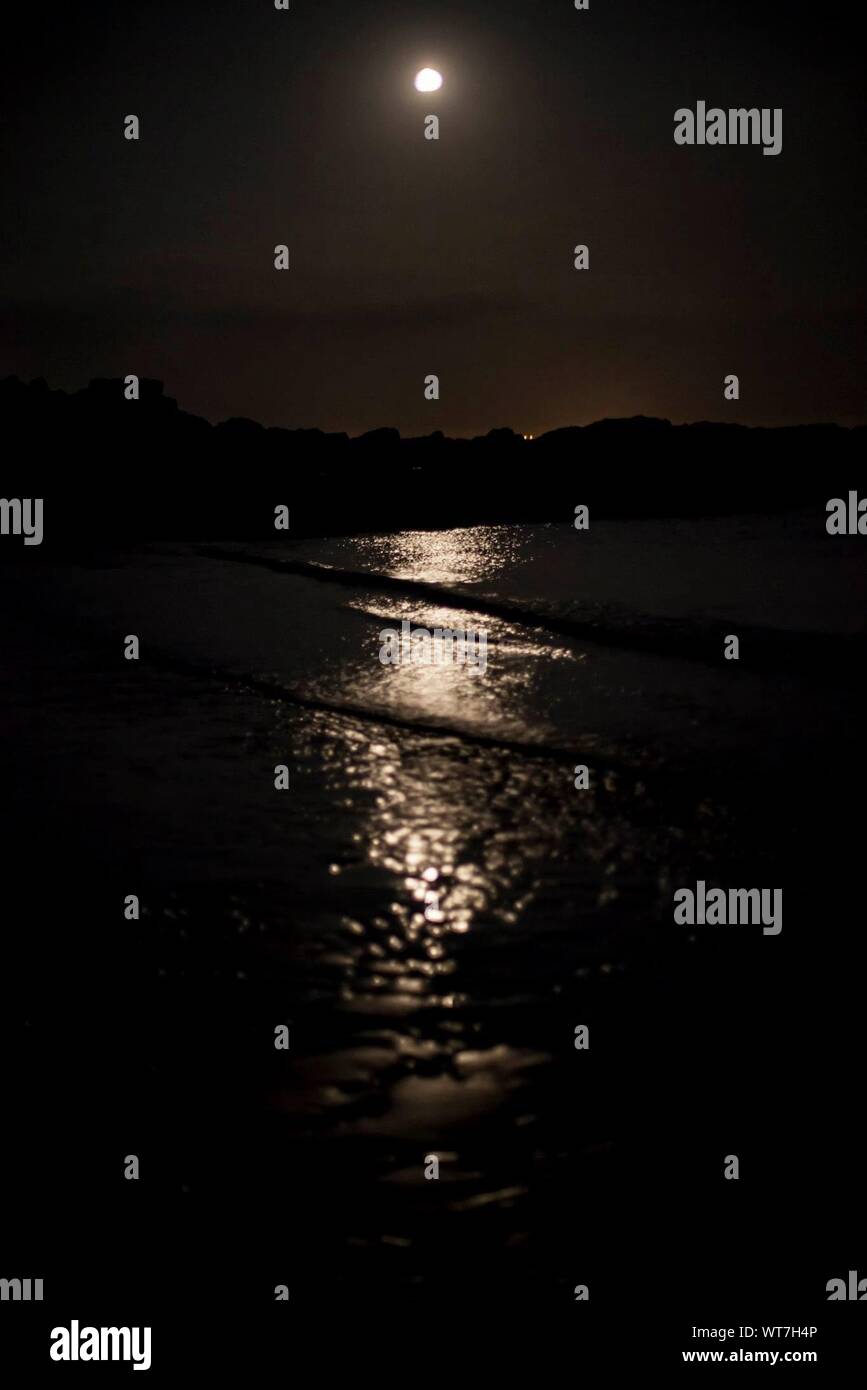 Moonlight over sea hi-res stock photography and images - Alamy