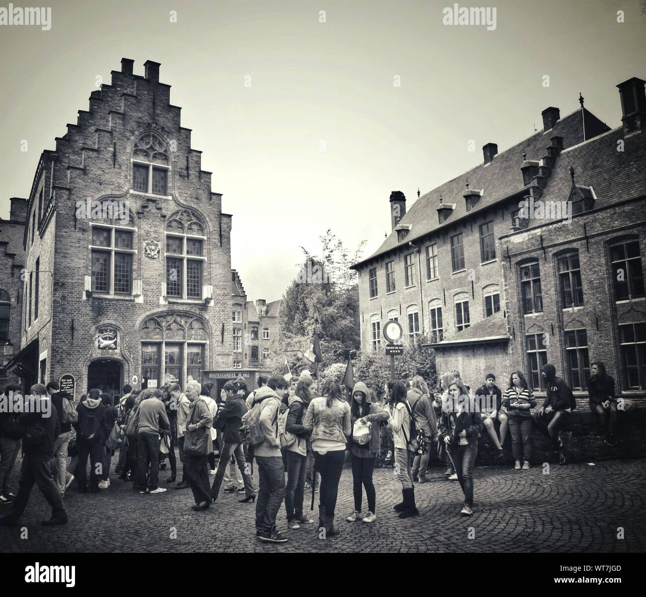 Old buildings and people hi-res stock photography and images - Alamy