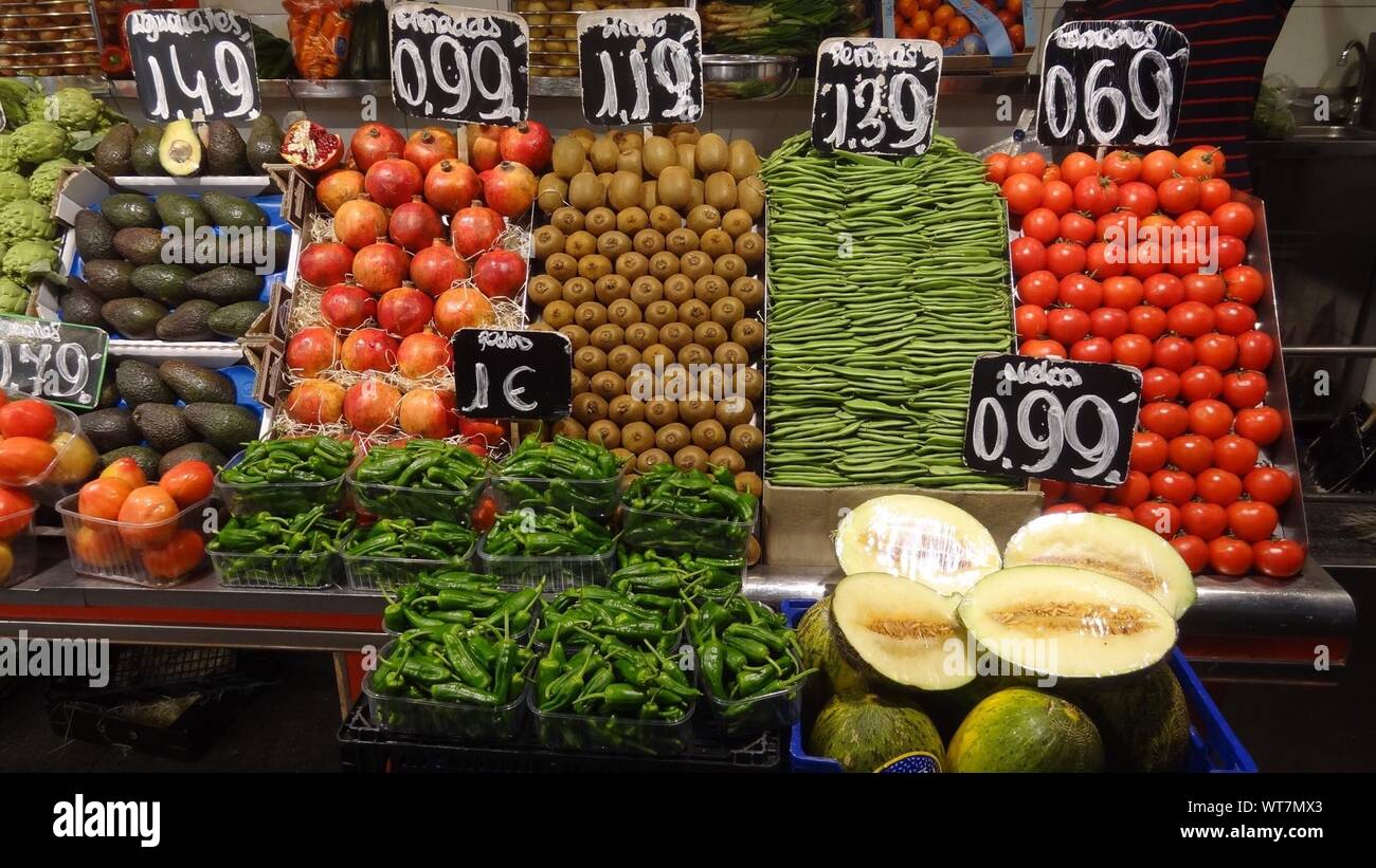 Organic fruits and vegetables for sale hi-res stock photography and ...