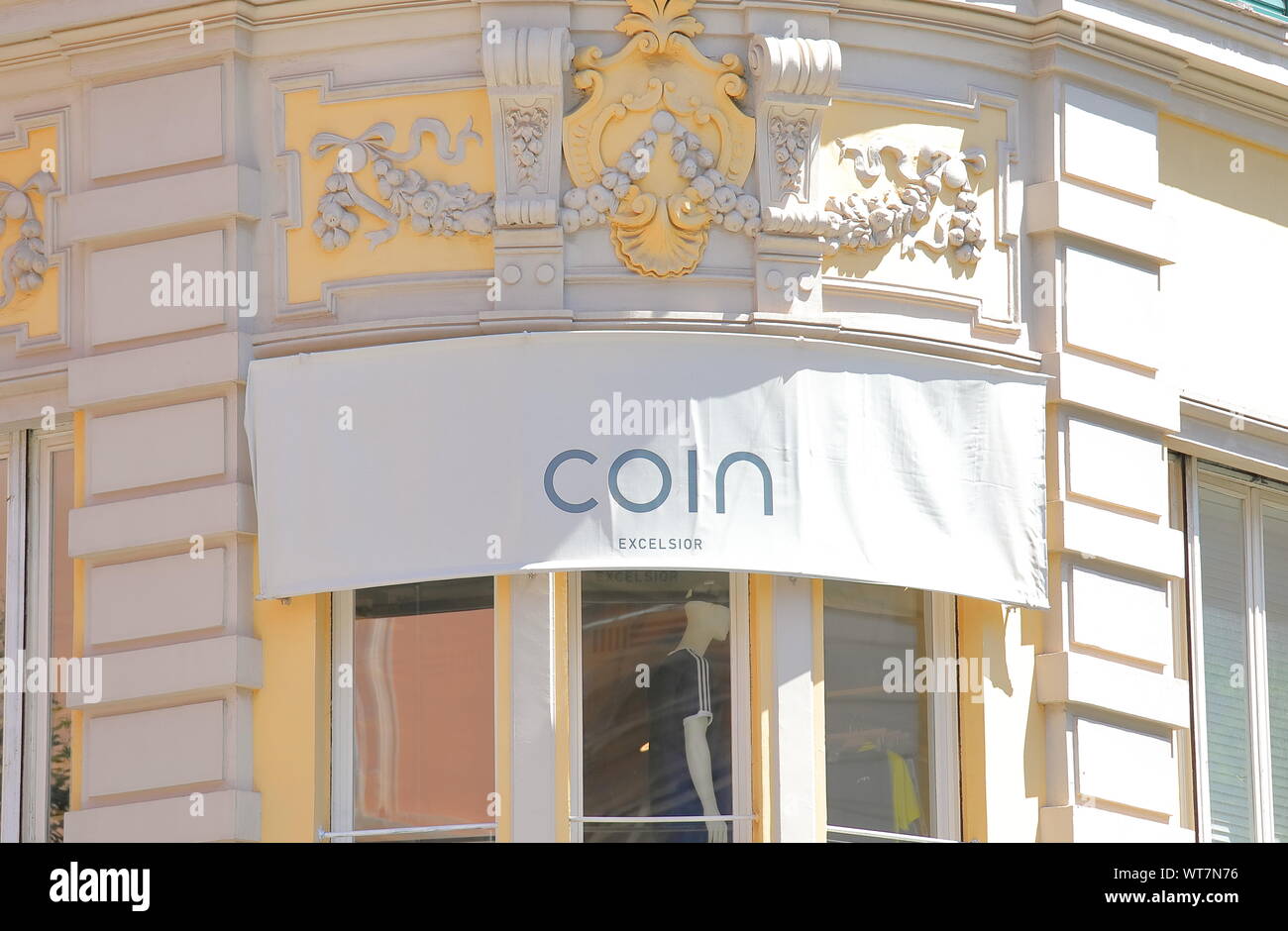 Coin store rome hi-res stock photography and images - Alamy