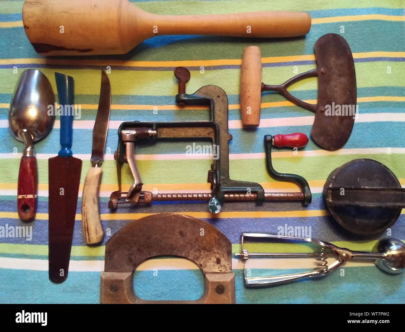 Old fashioned kitchen hi-res stock photography and images - Alamy