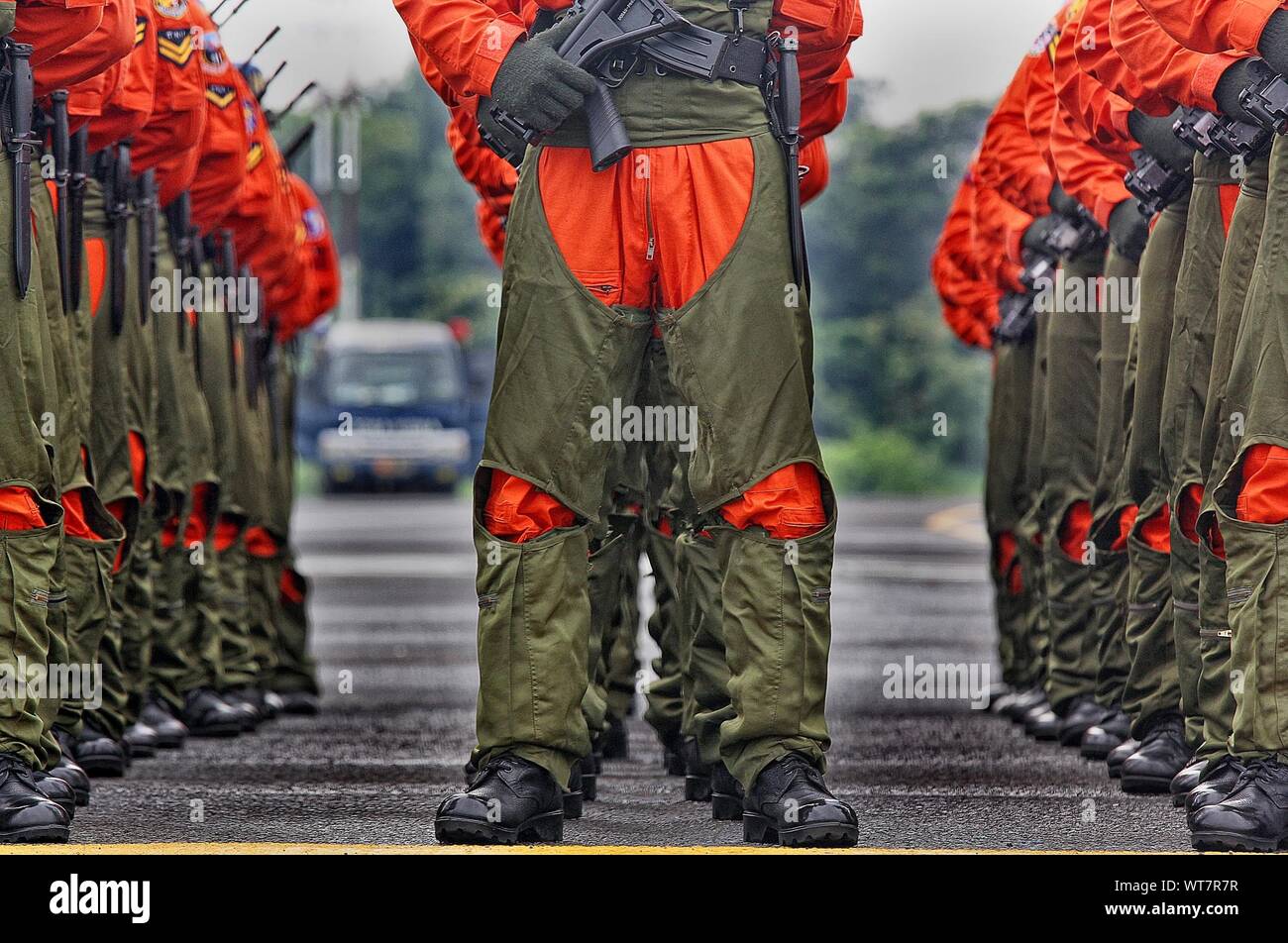 Row army soldiers hi-res stock photography and images - Alamy