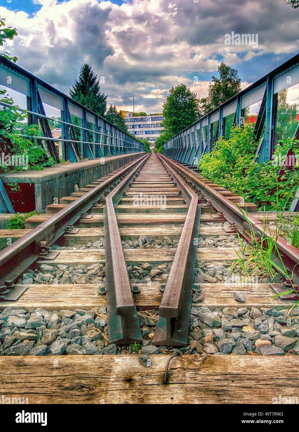 Rusty track hi-res stock photography and images - Alamy