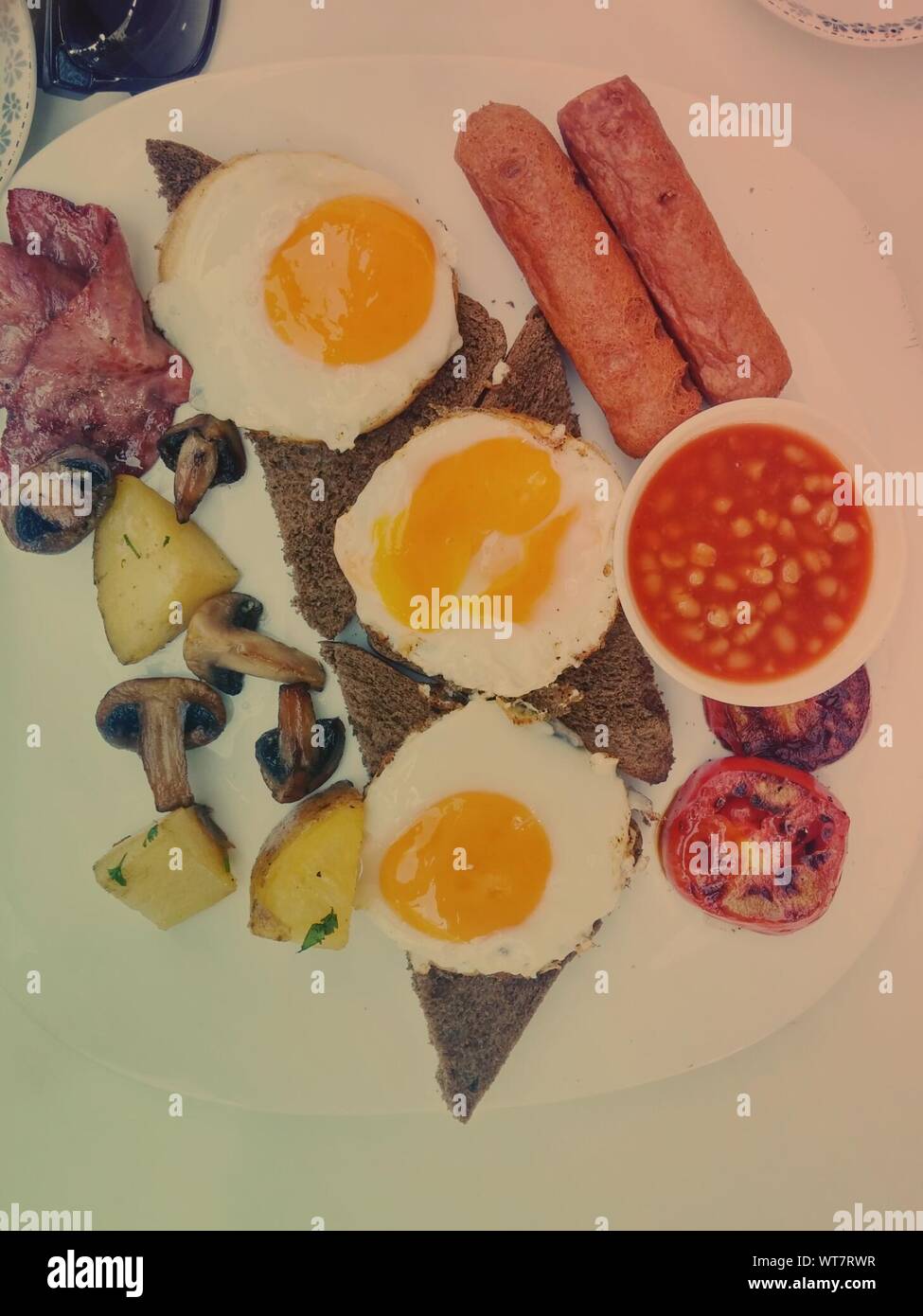 English serve hi-res stock photography and images - Alamy