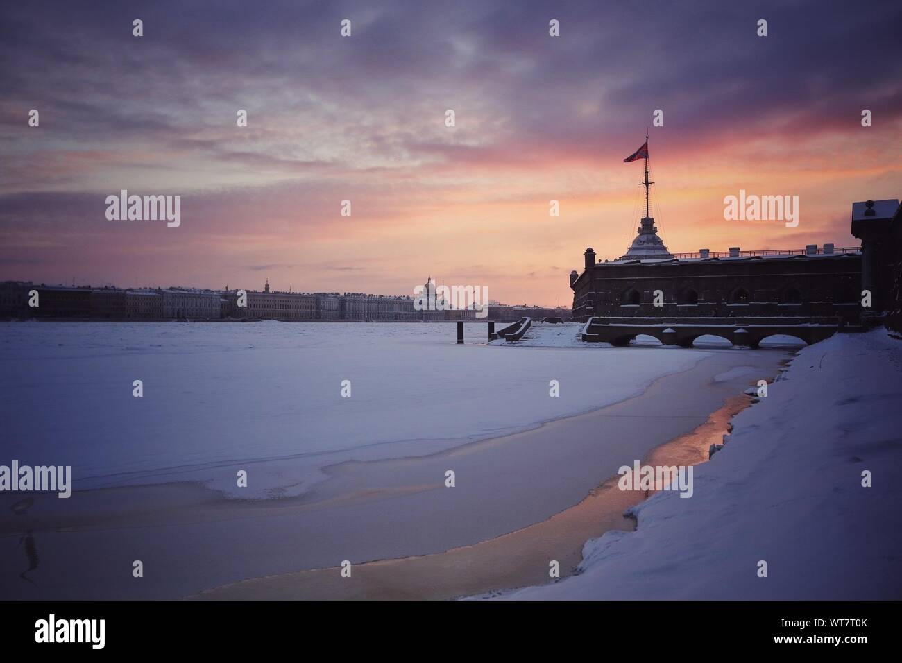 Frozen structures hi-res stock photography and images - Alamy
