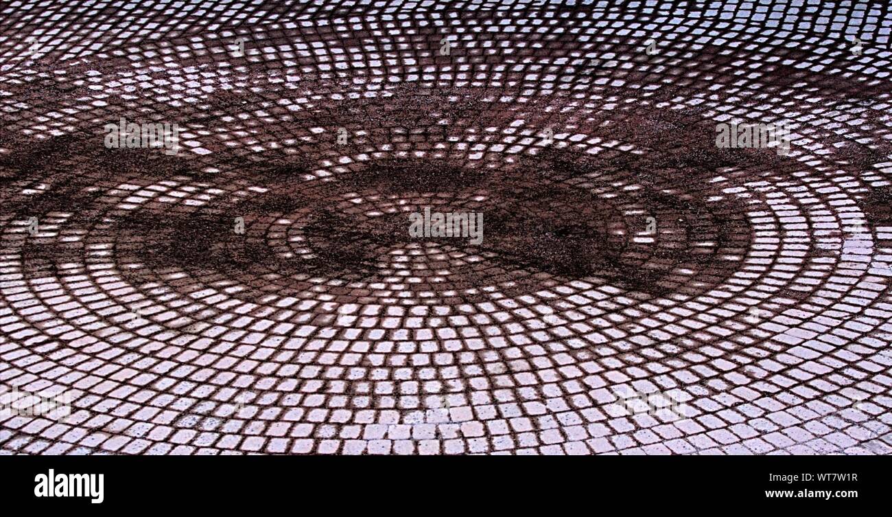 Circular pathway hi-res stock photography and images - Alamy