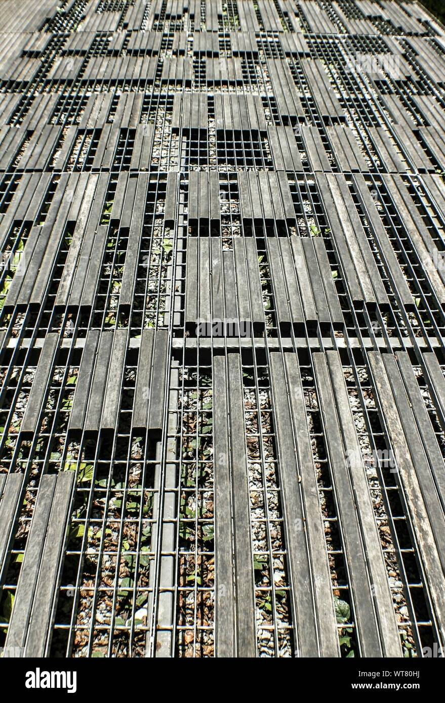 Grate wood hi-res stock photography and images - Alamy