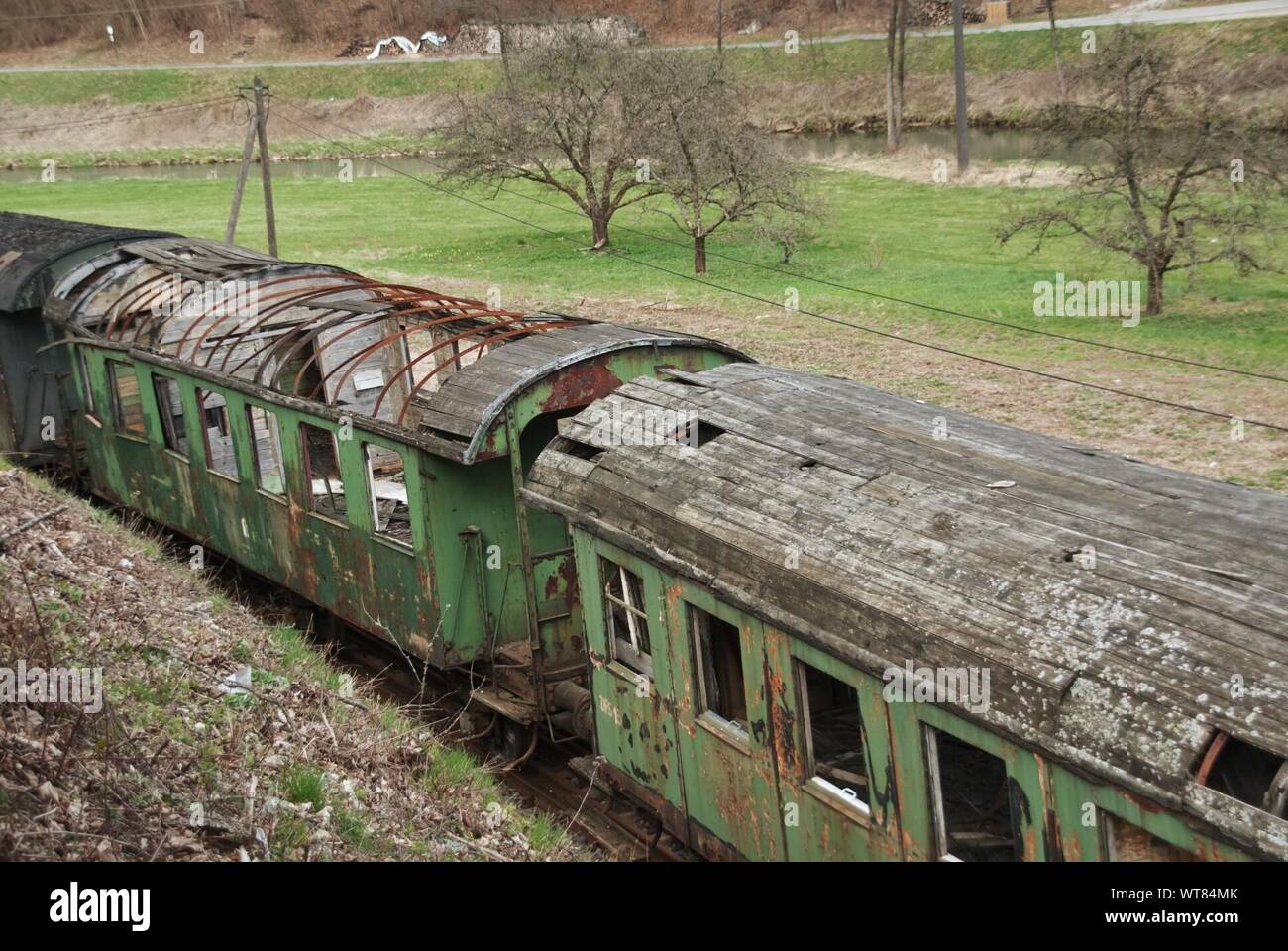 Run down train hi-res stock photography and images - Alamy