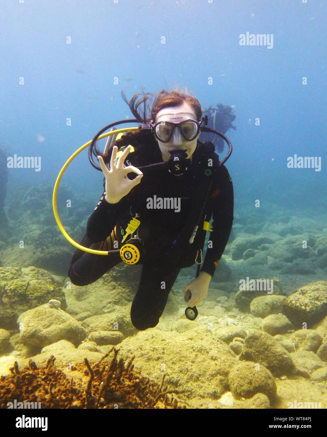 Young woman scuba diving hi-res stock photography and images - Alamy