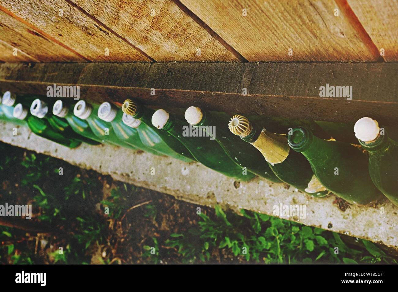 Bottles in a row hi-res stock photography and images - Alamy