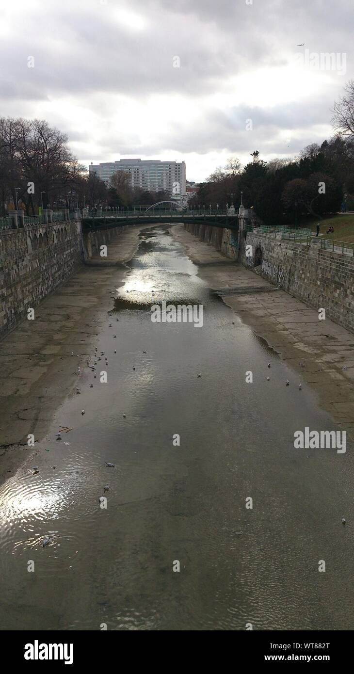 City stream hi-res stock photography and images - Alamy