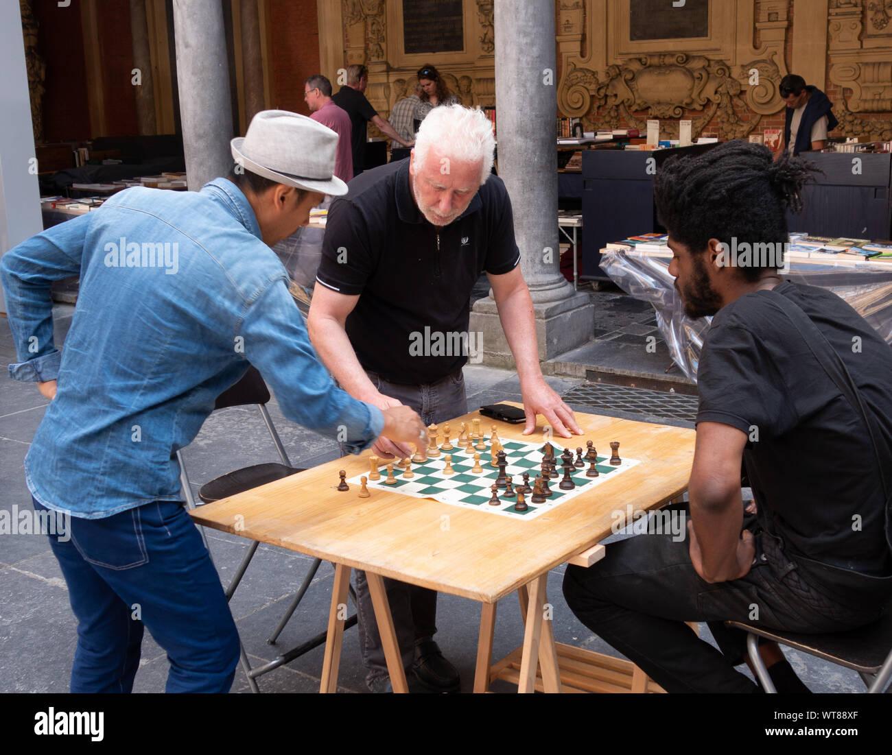 Three’s a crowd Stock Photo - Alamy