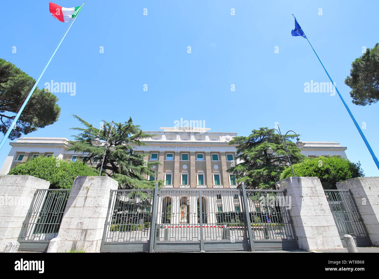 Ministry of defence office hi-res stock photography and images - Alamy