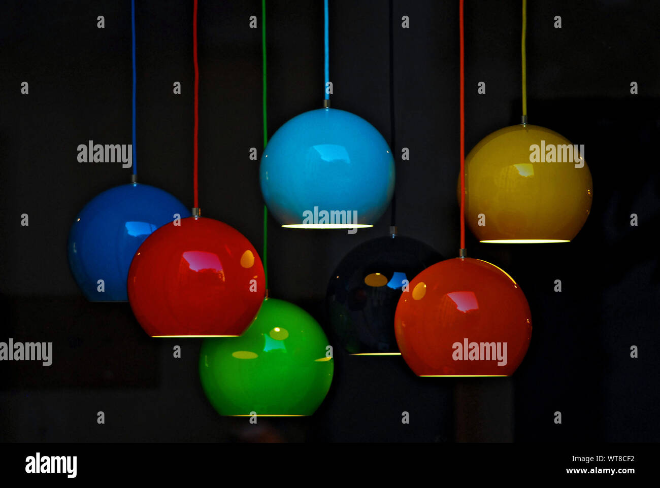 Hanging multi pendant light hi-res stock photography and images - Alamy